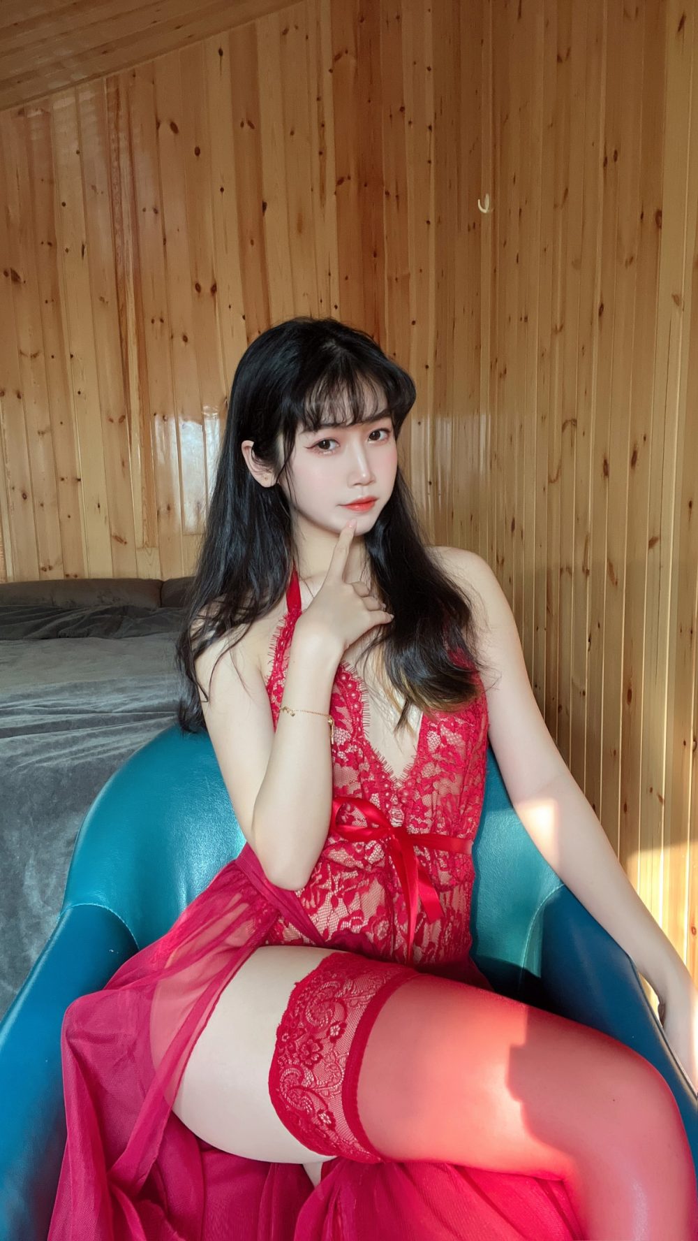 不呆猫 – 霸气红色人妻 [57P+1V/1.79GB] – 雪花次元