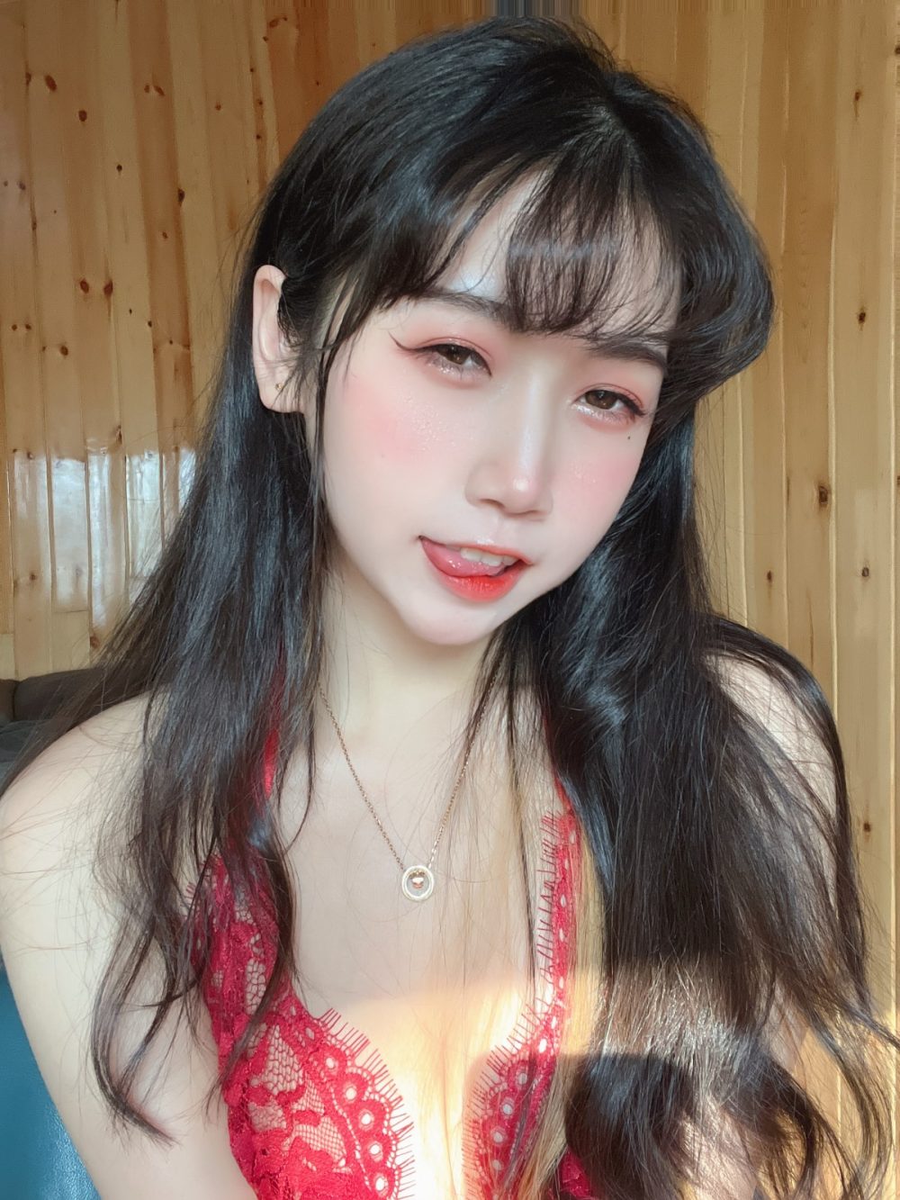 不呆猫 – 霸气红色人妻 [57P+1V/1.79GB] – 雪花次元